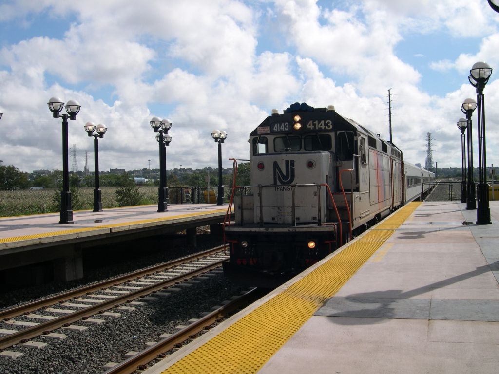 NJ Transit 4143 Leads A Train To Hoboken, NJ